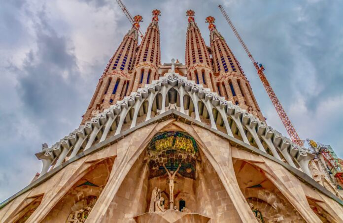 5 Quick Facts About Sagrada Familia - History Chronicle